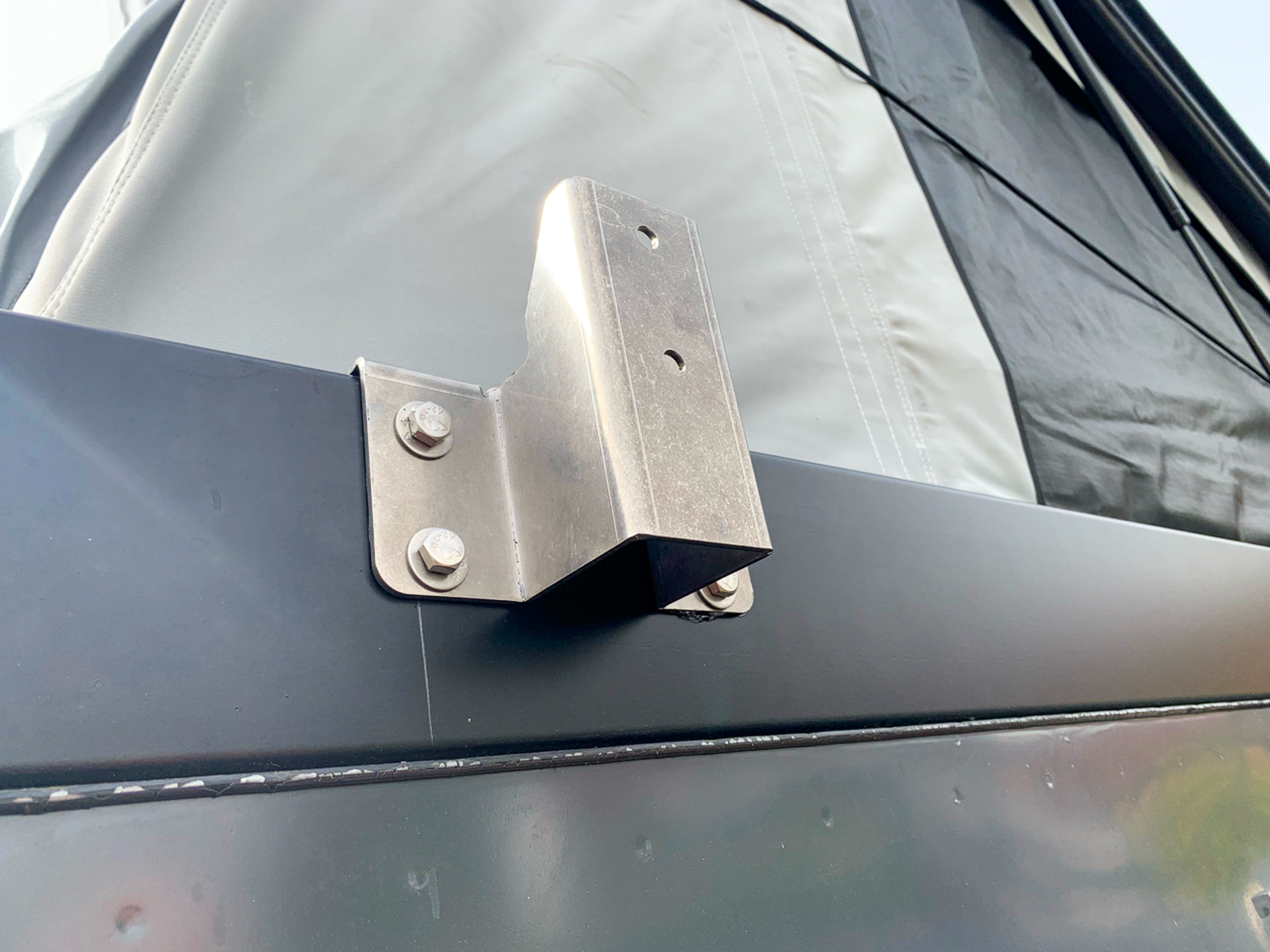 Fitting the Alu-Cab Shower Cube – 48 States of Gray