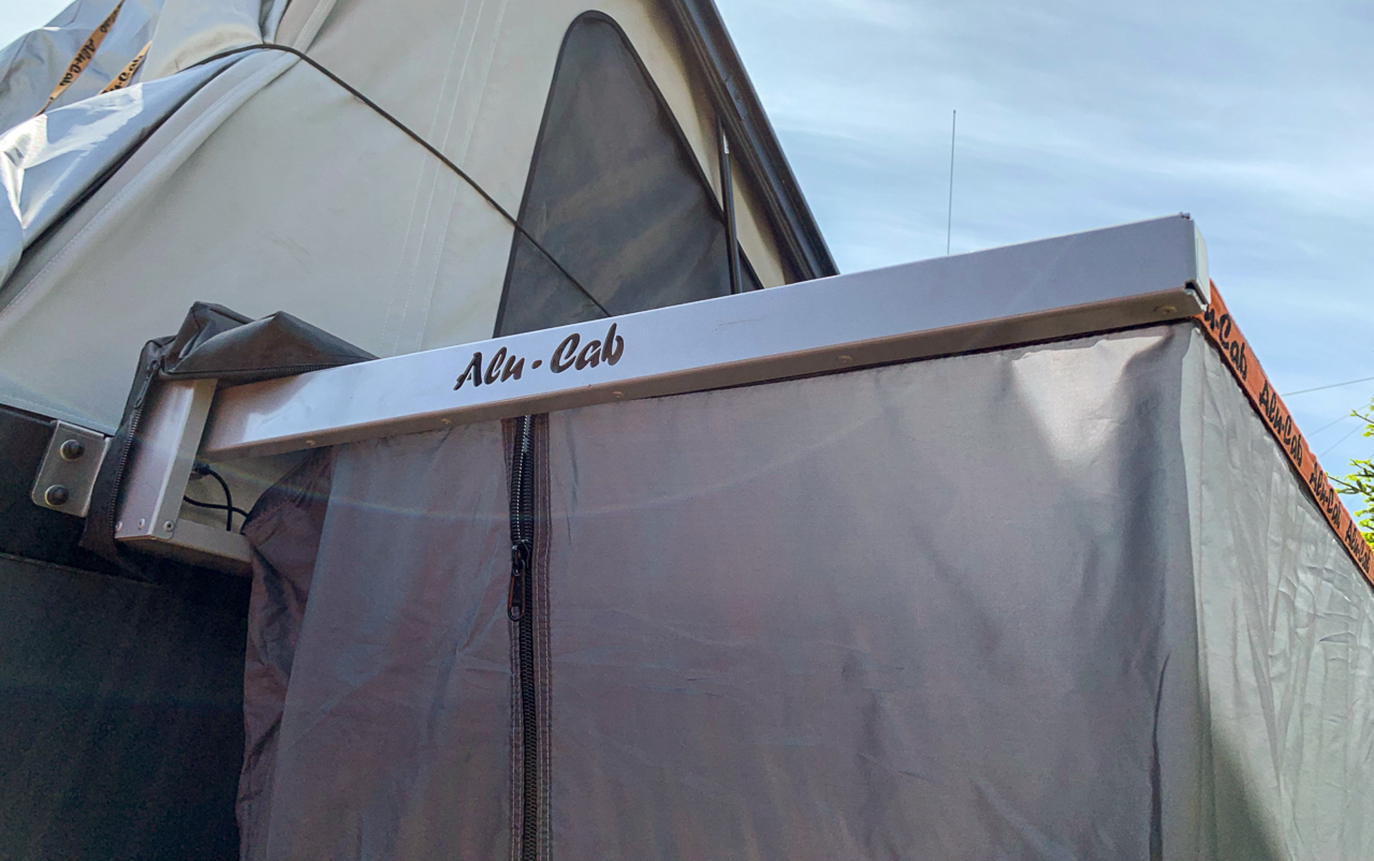 Fitting the Alu-Cab Shower Cube – 48 States of Gray